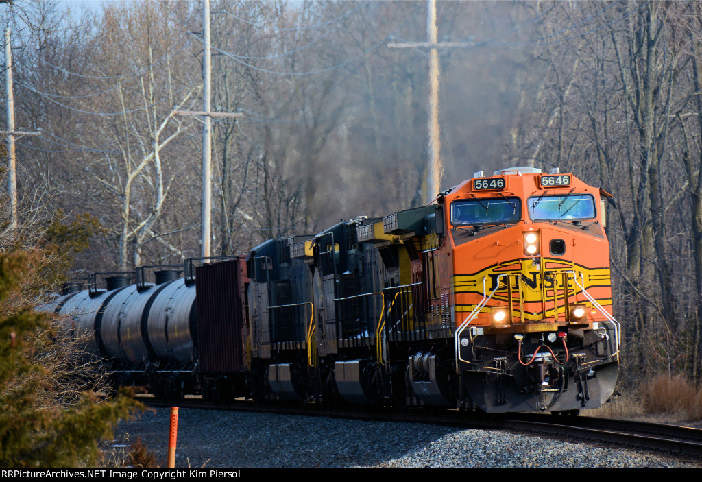BNSF 5646 CSX Train K040 Crude Oil Loads